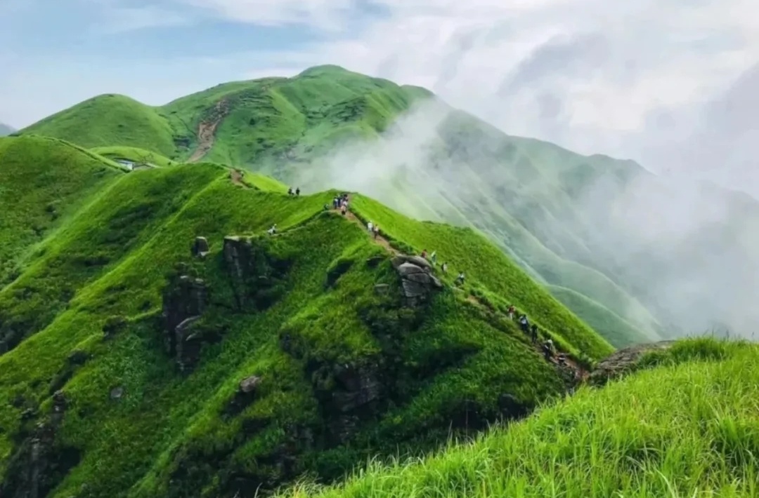 The ultimate Guide to Hike in Wugong Mountain China