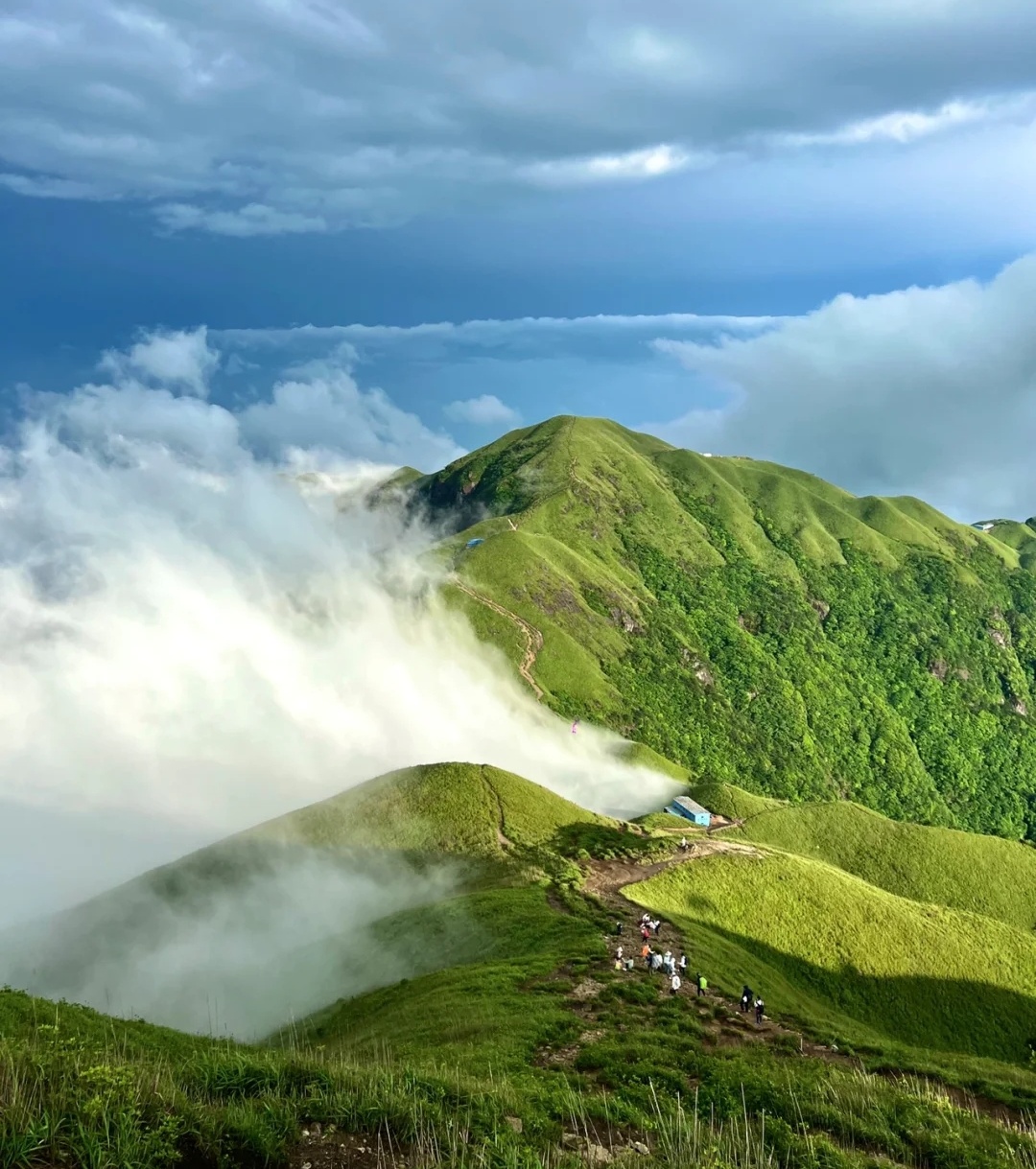 The ultimate Guide to Hike in Wugong Mountain China
