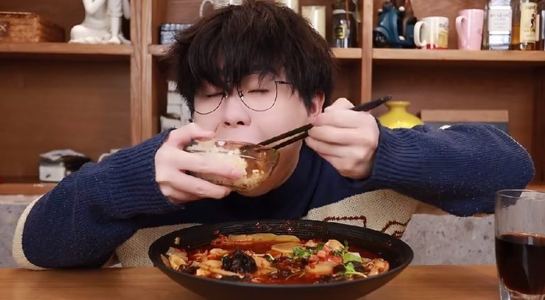 Why Do Chinese Eat So Fast: The Cultural and Historical Reasons
