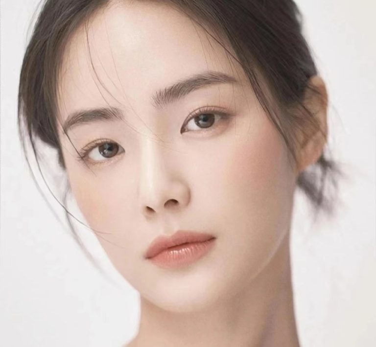 Modern Chinese Makeup: Embracing Individuality and Style (2024)